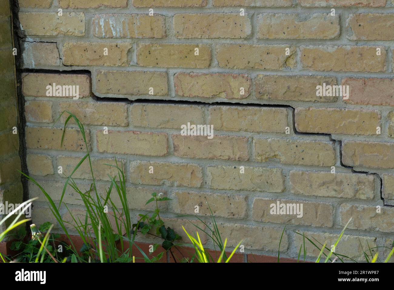 Subsidence, downward, vertical movement, Earth's surface, natural ...