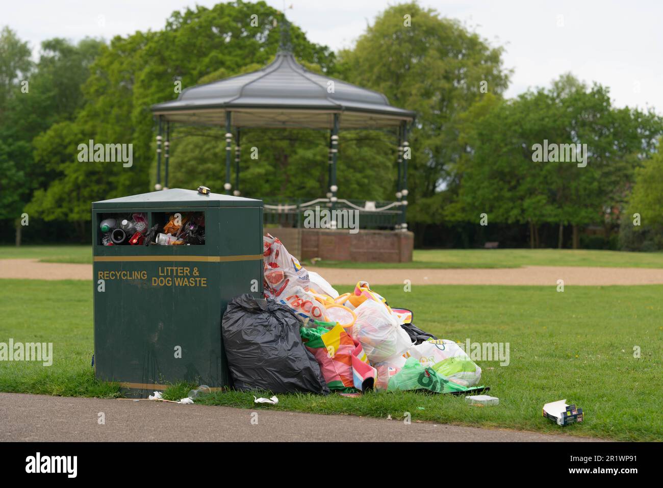 Boultham Park, Lincoln, Lincolnshire, seating, shelter, area, park ...