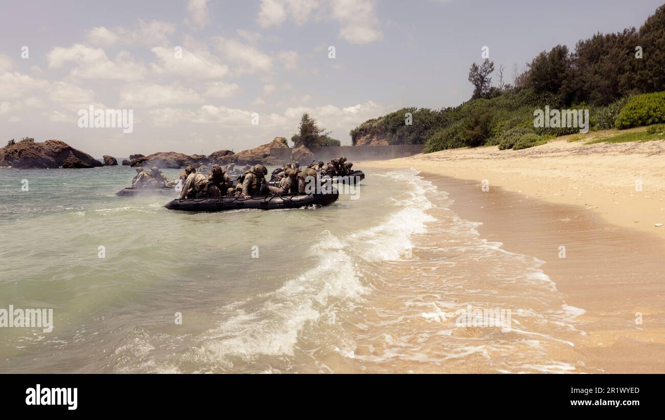 U.S. Marines with Battalion Landing Team 2/1, 31st Marine Expeditionary ...