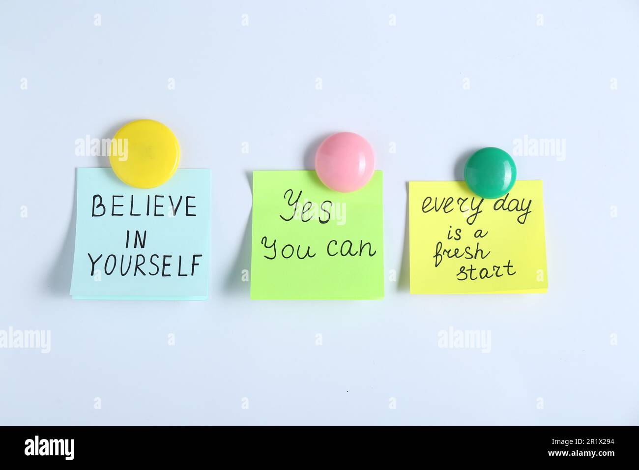 Notes with motivational quotes on white background, flat lay Stock ...