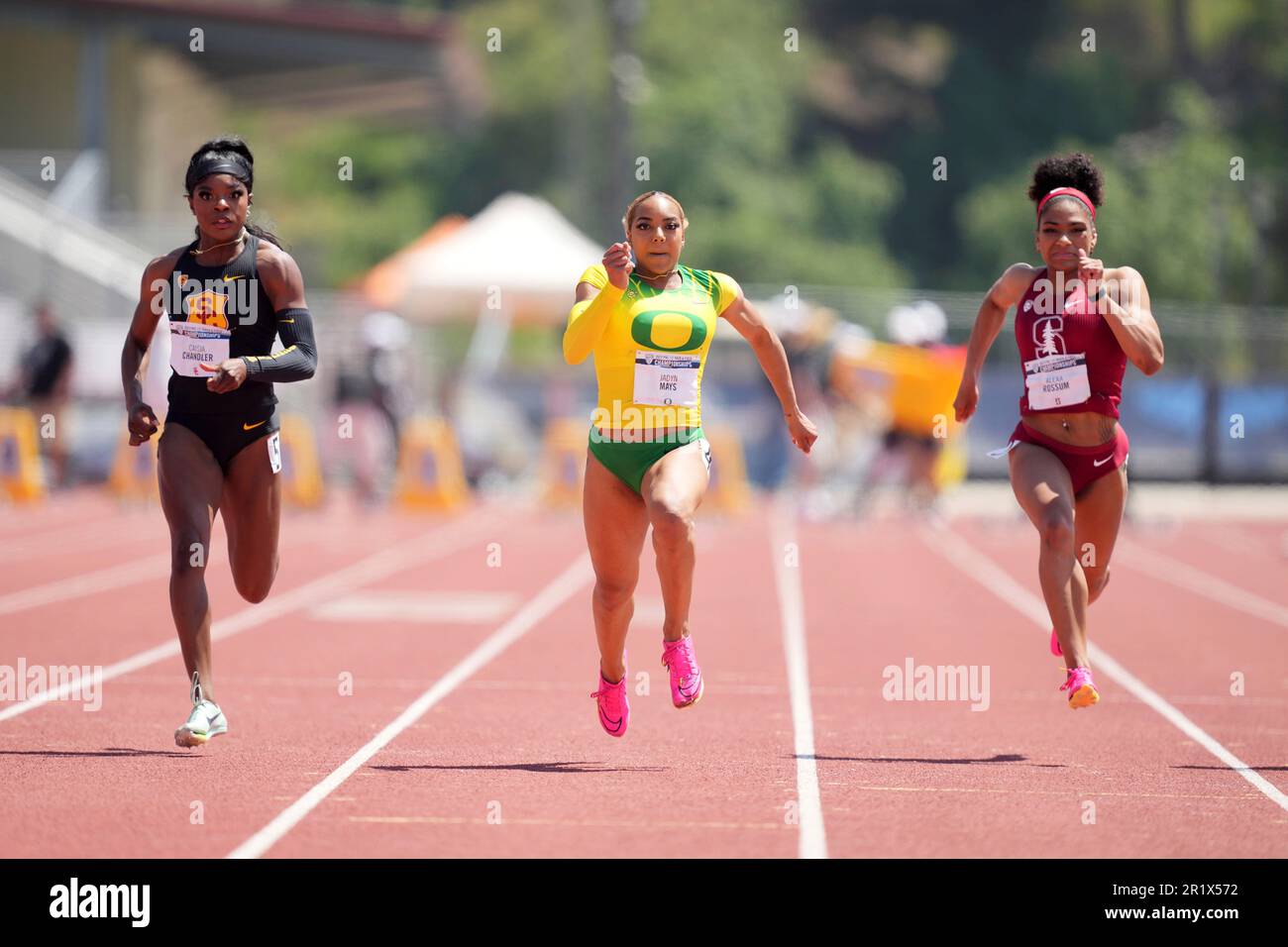 Jadyn Mays of Oregon (center) defeats Caisja Chandler of Southern California (left) and Alexa ...