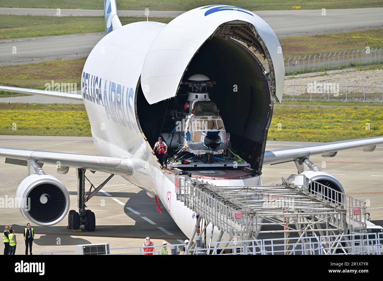 An Airbus A300-600ST "Beluga ST" (F-GSTB), a large Airbus transport ...