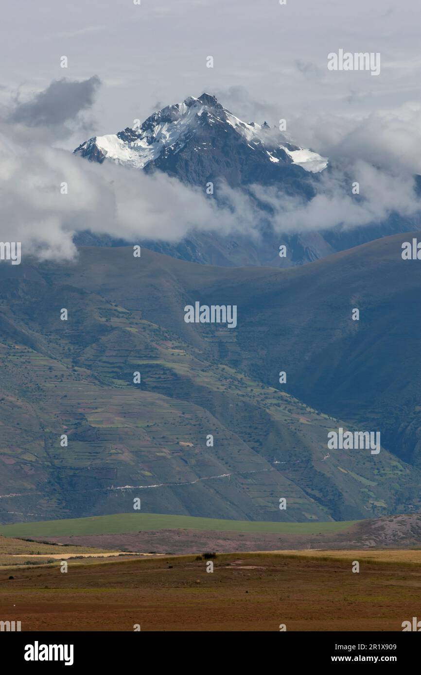 Snow capped andes hi-res stock photography and images - Alamy