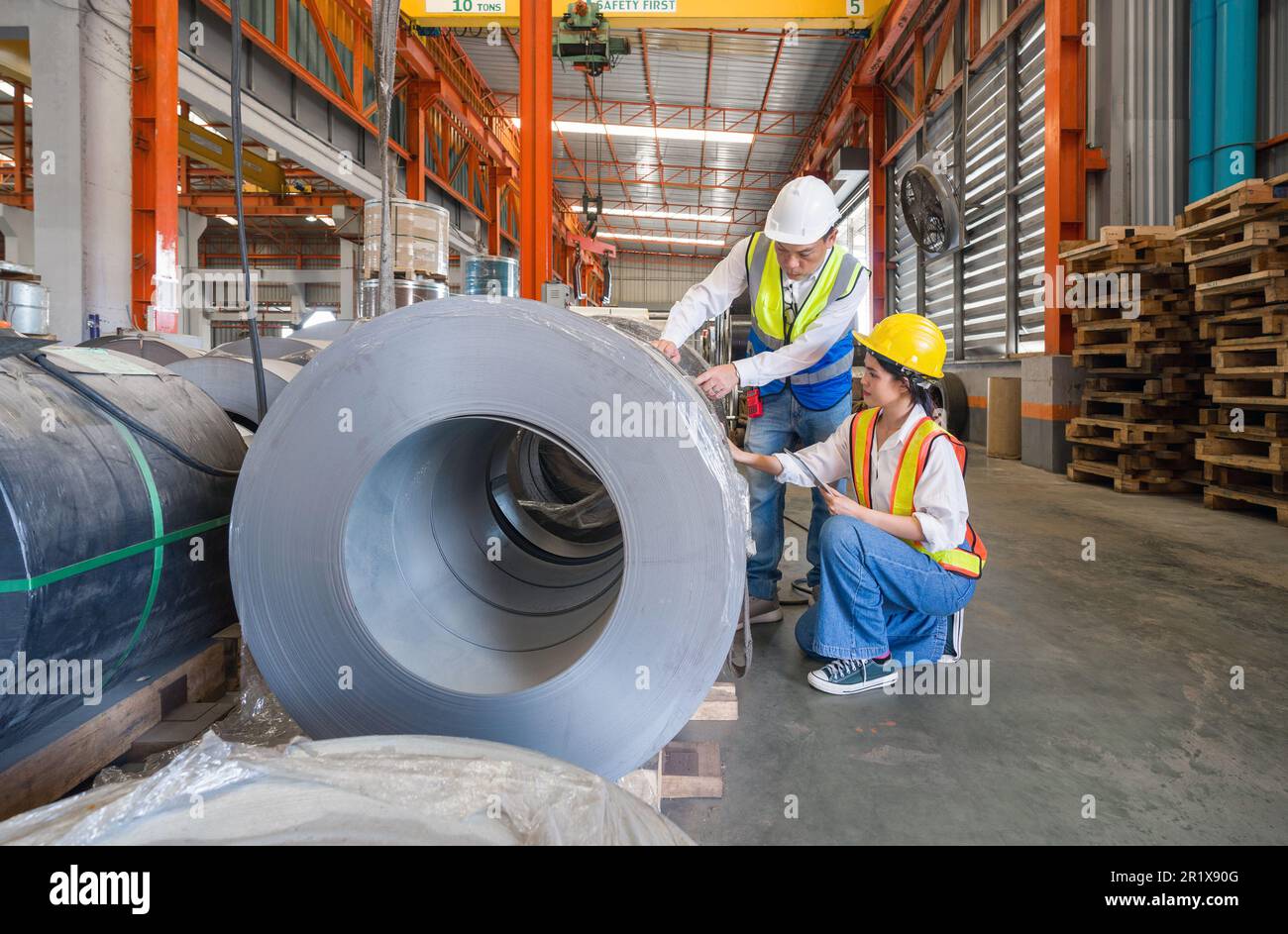 Senior engineer manager trains new employees within the metal sheet ...