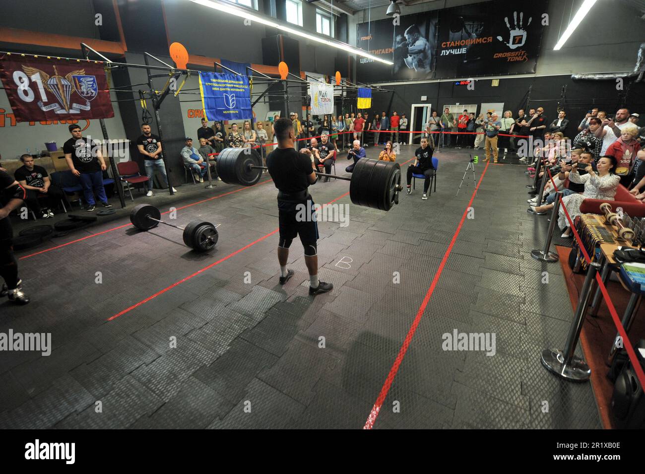 Zercher lift hi-res stock photography and images - Alamy