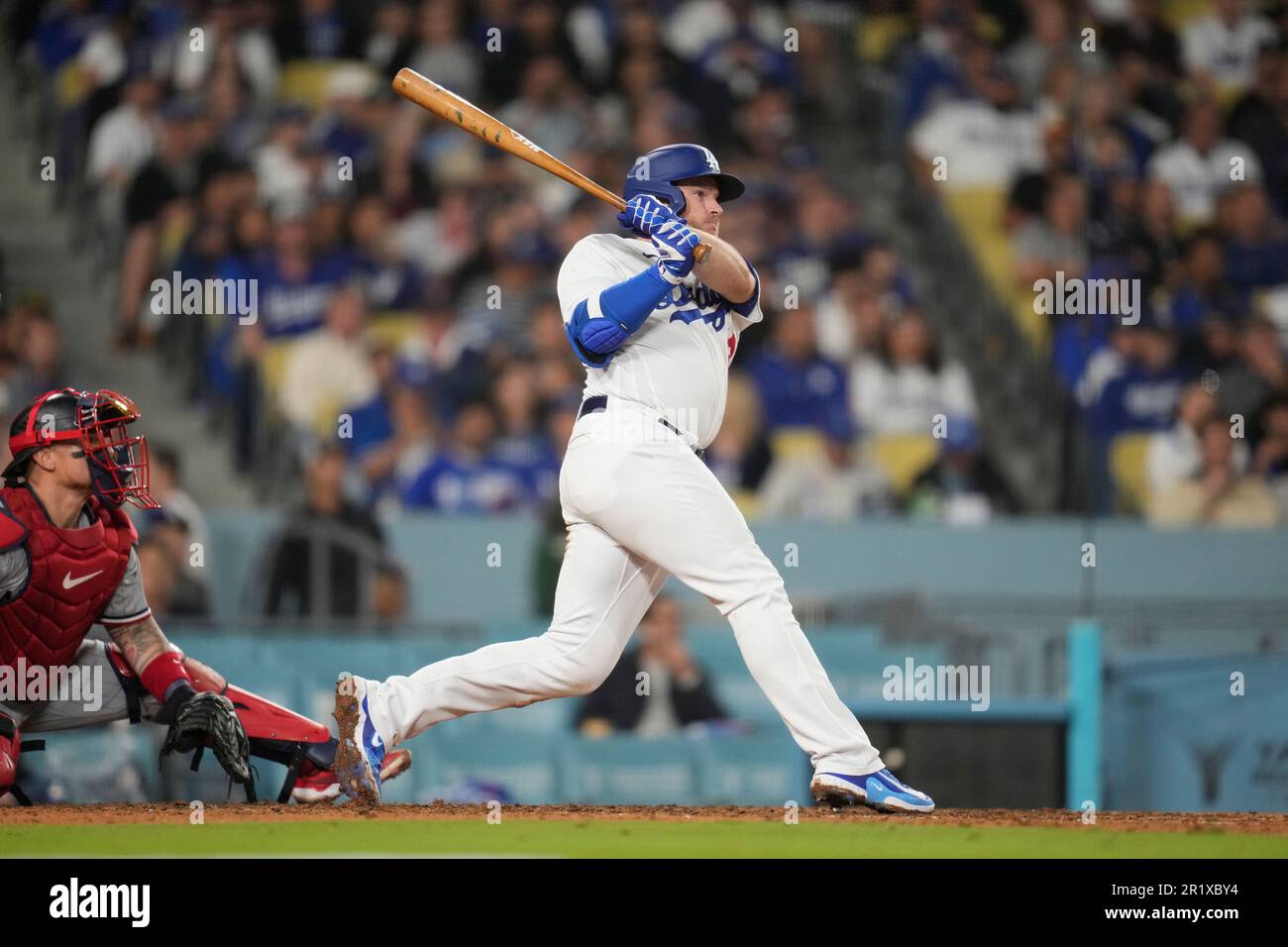Los Angeles Dodgers' Max Muncy (13) singles during the fifth inning of ...