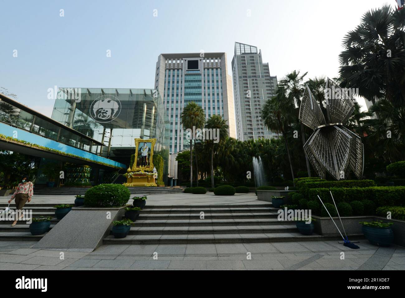 Krungthai bank head office building 1 hi-res stock photography and ...