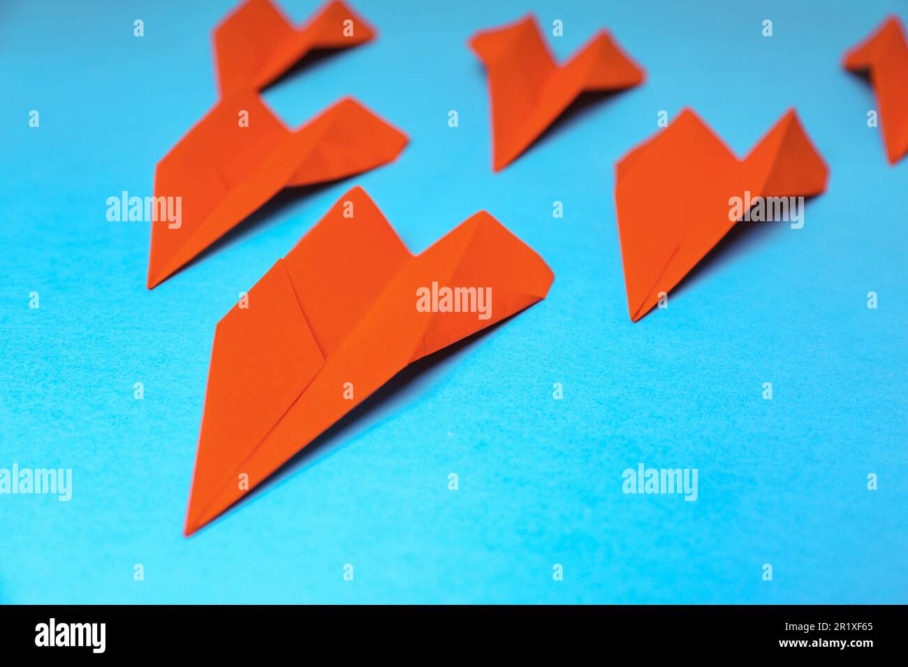 Light blue paper planes hi-res stock photography and images - Alamy