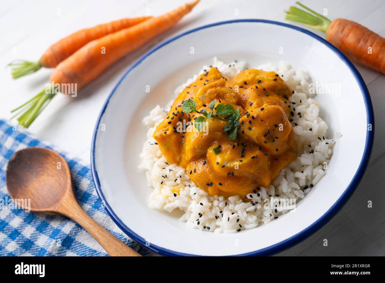 White rice with chicken sauce hi-res stock photography and images - Alamy