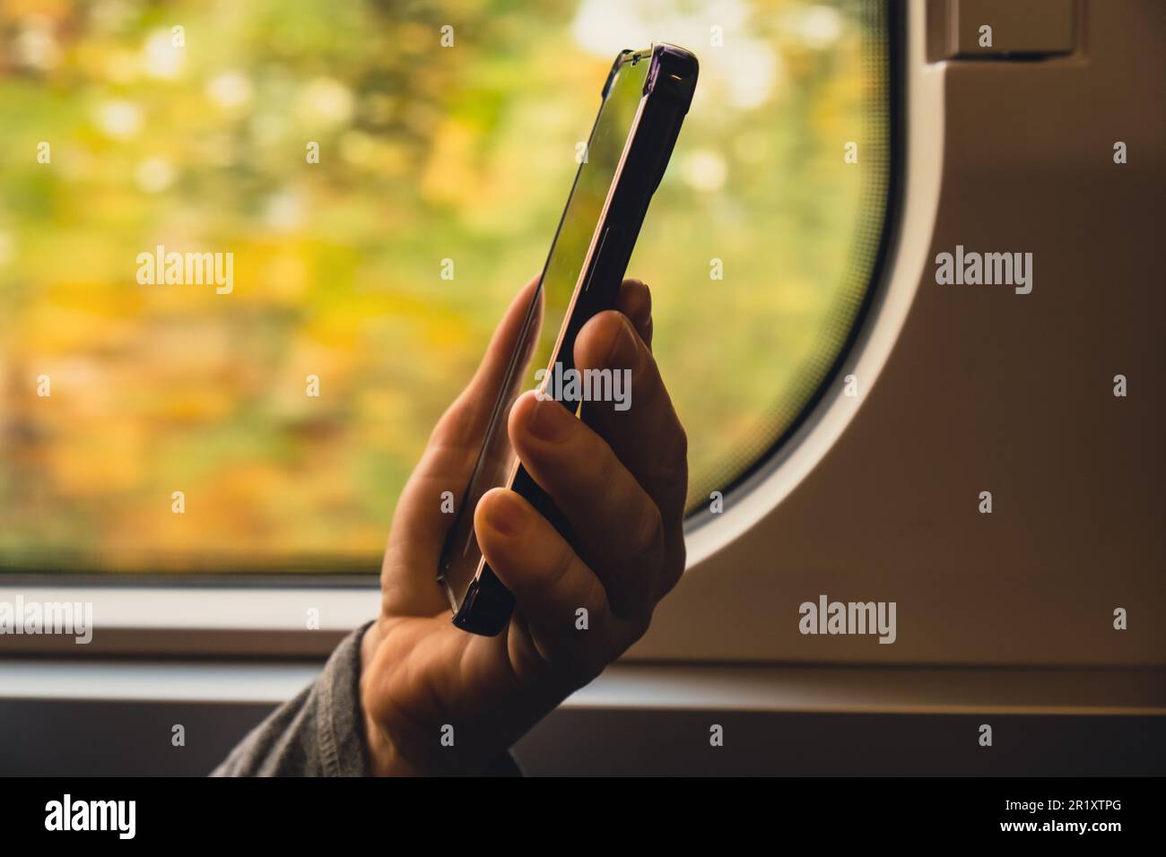 Tapping womans hand scrolling hi-res stock photography and images - Alamy