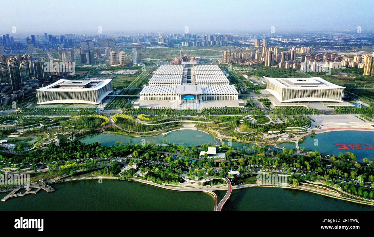 (230516) -- XI'AN, May 16, 2023 (Xinhua) -- This aerial photo taken on ...