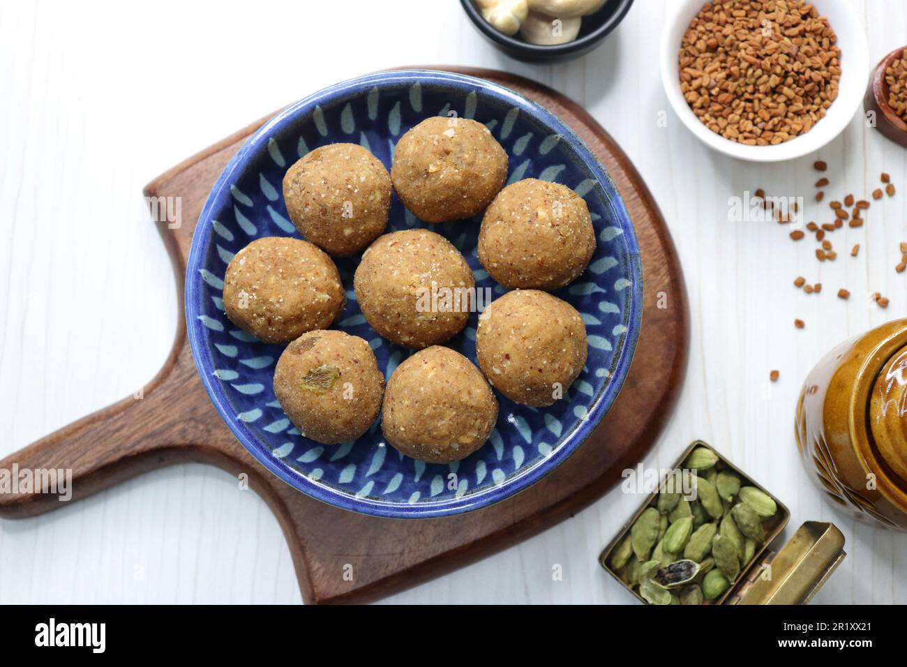 Gond ke laddu hi-res stock photography and images - Alamy