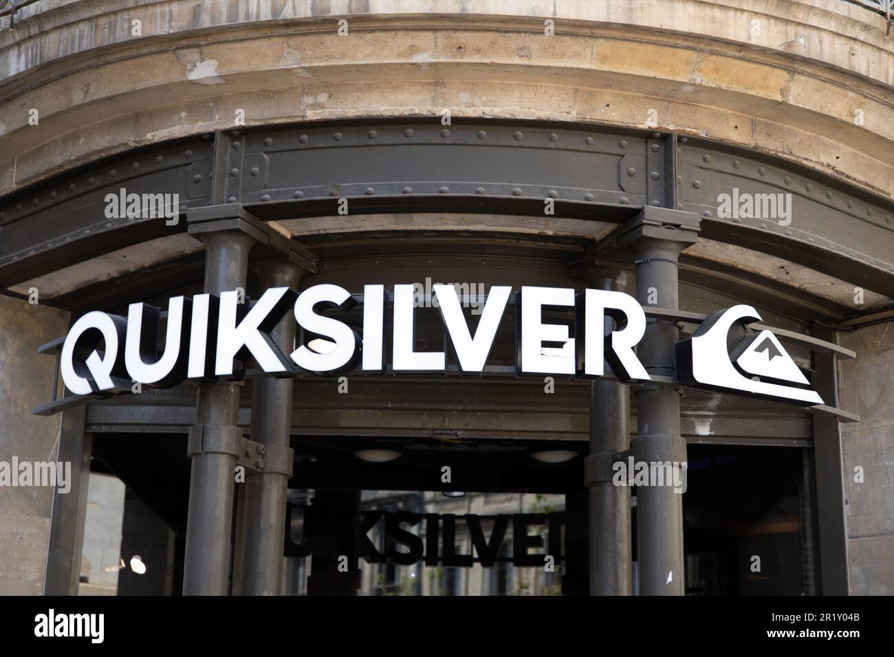 Quicksilver logo hi-res stock photography and images - Alamy