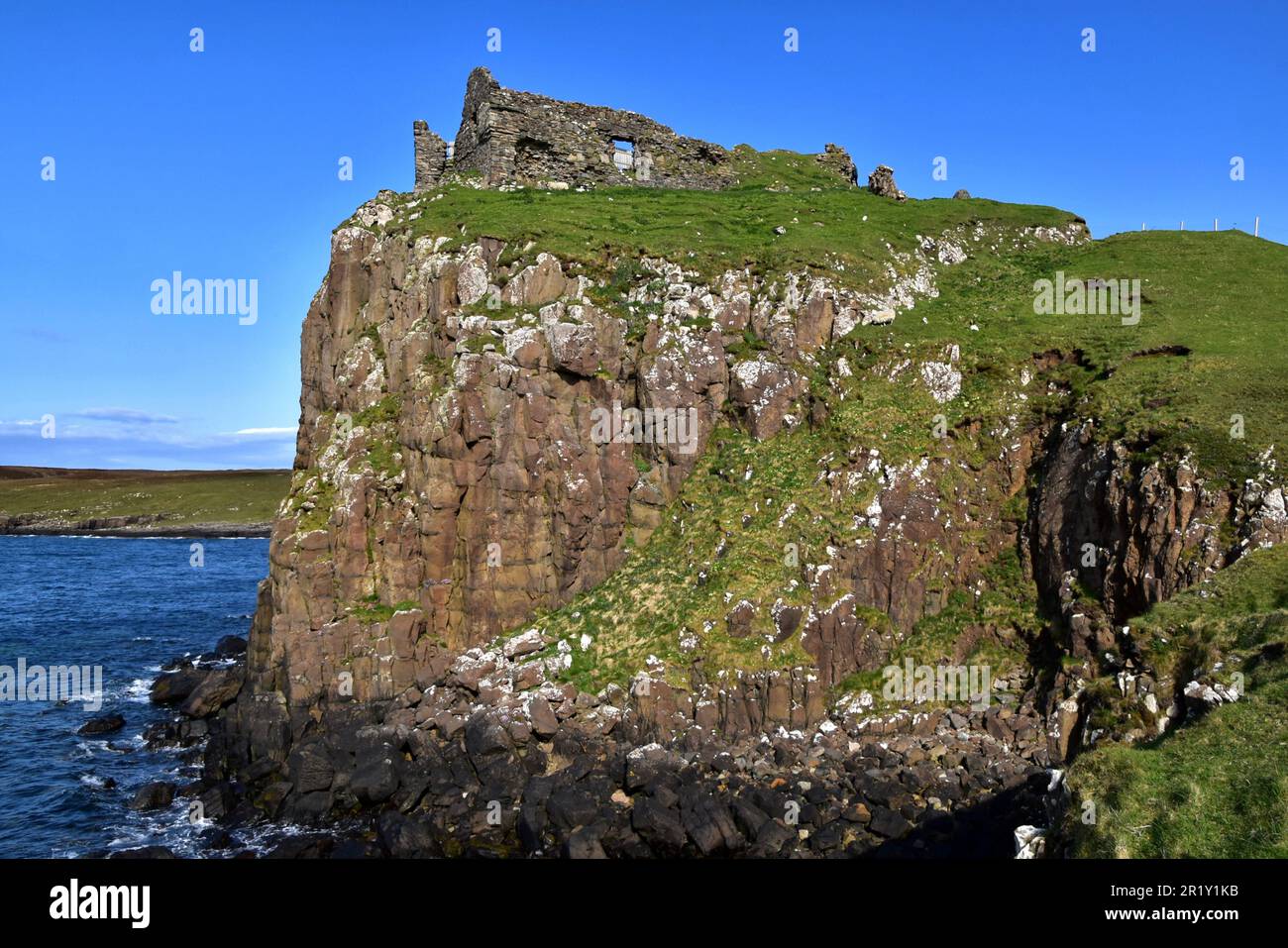 The ruins of Duntulm Castle on the Isle of Skye Stock Photo - Alamy