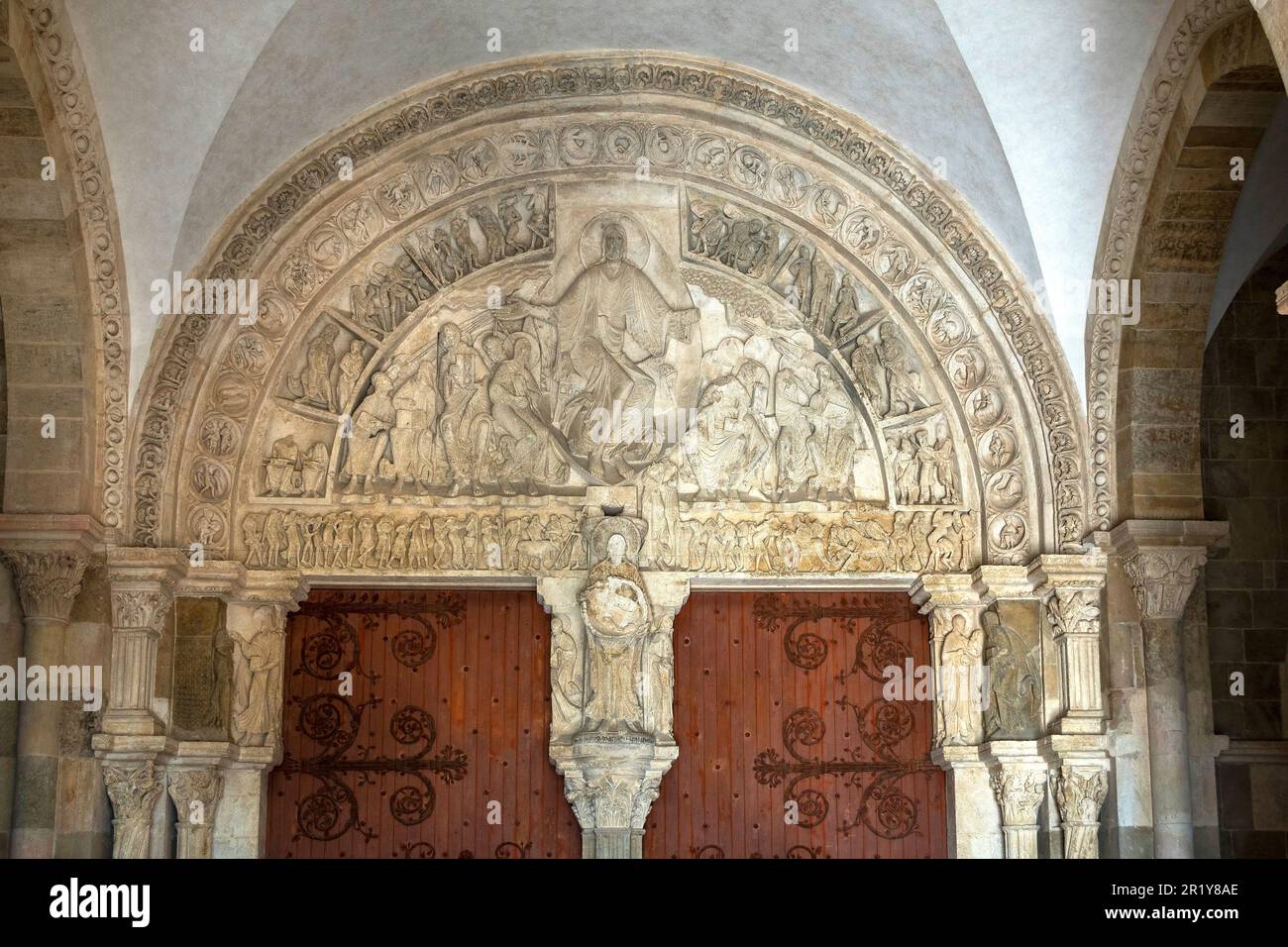 Vezelay basilica narthex tympanum hi-res stock photography and images ...
