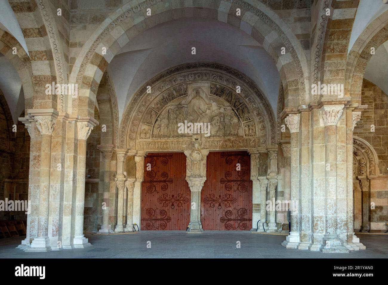 Vezelay. In the Narthex the great tympanum , masterpiece of Romanesque ...