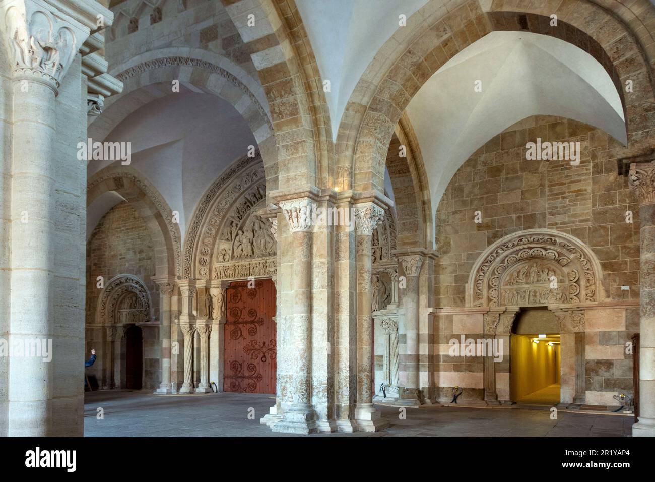 Vezelay basilica narthex tympanum hi-res stock photography and images ...