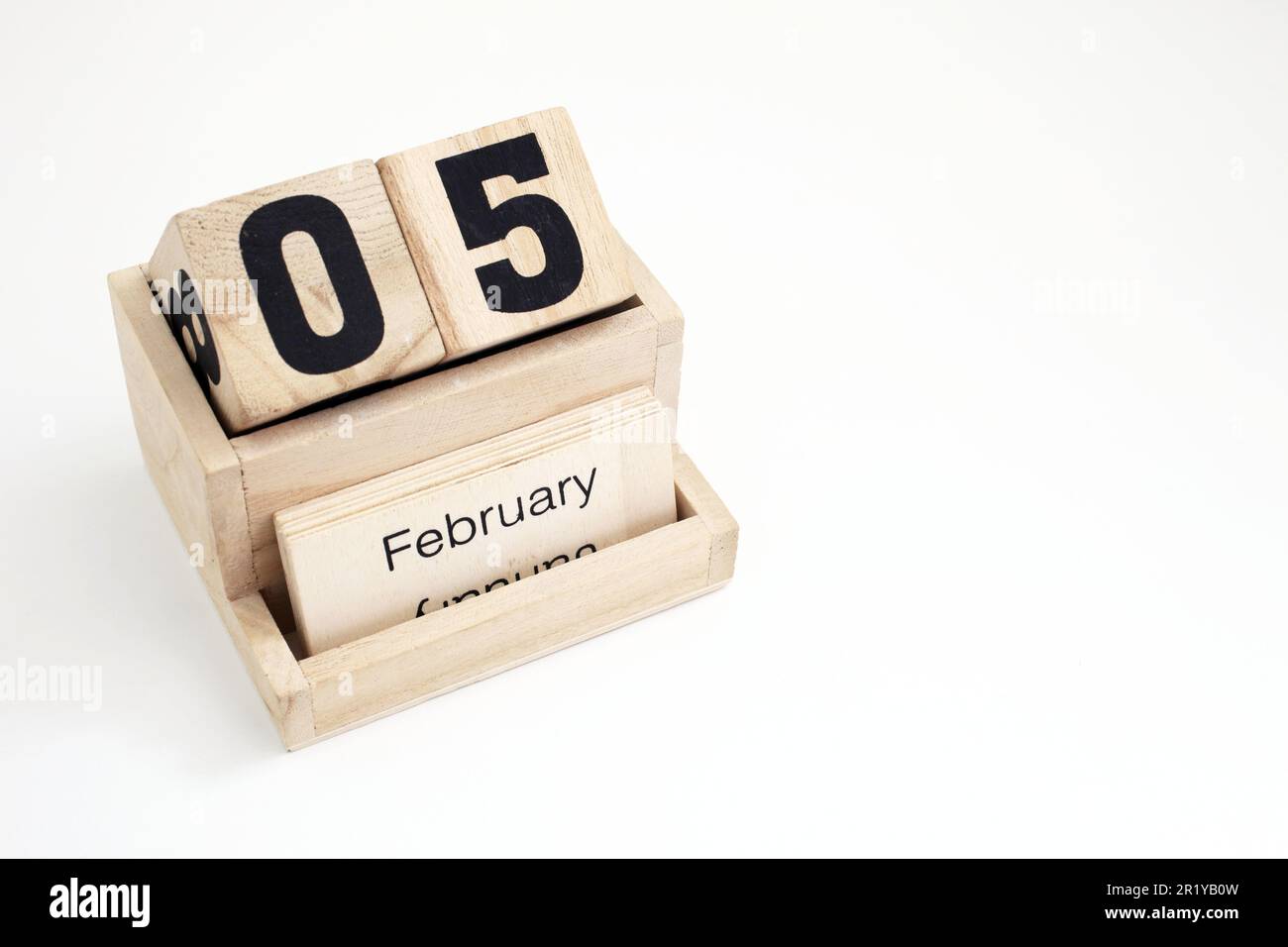 Wooden perpetual calendar showing the 5th of February Stock Photo - Alamy