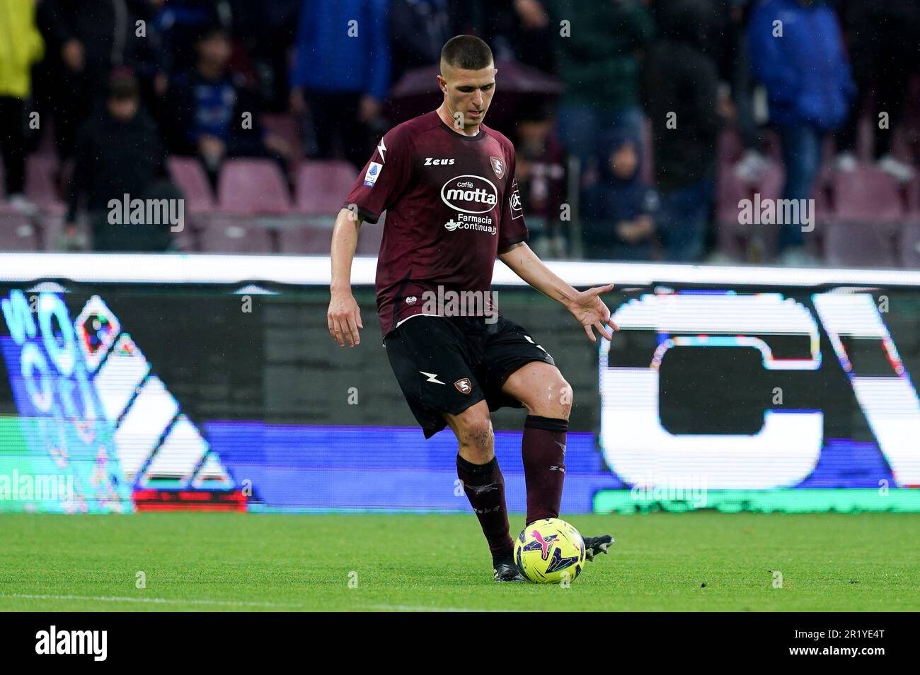 Lorenzo Pirola of US Salernitana during the Serie A match between US ...