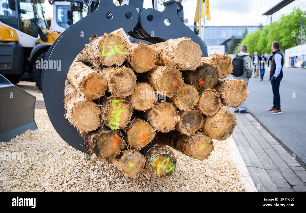 Hanover, Germany. 16th May, 2023. Logs lie in a gripper arm at Liebherr ...