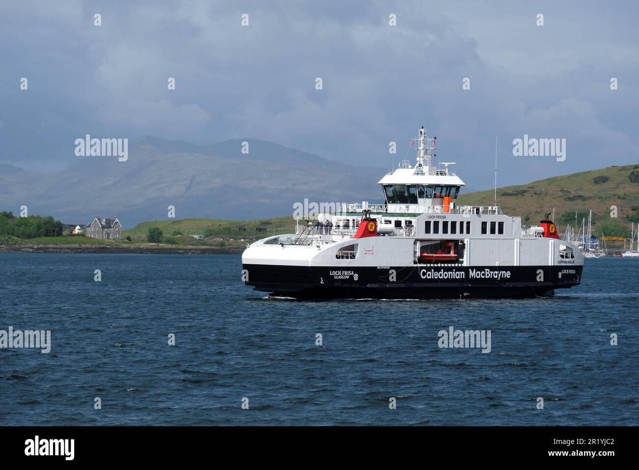 Oban, Scotland, UK. 16th May 2023. A hive of activity at the Ferry ...