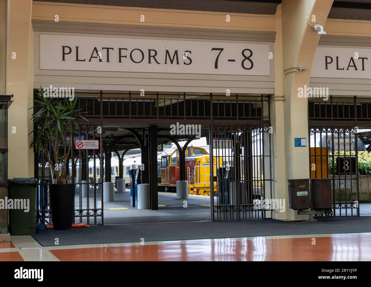 Wellington New Zealand Central Rail Station Stock Photo - Alamy