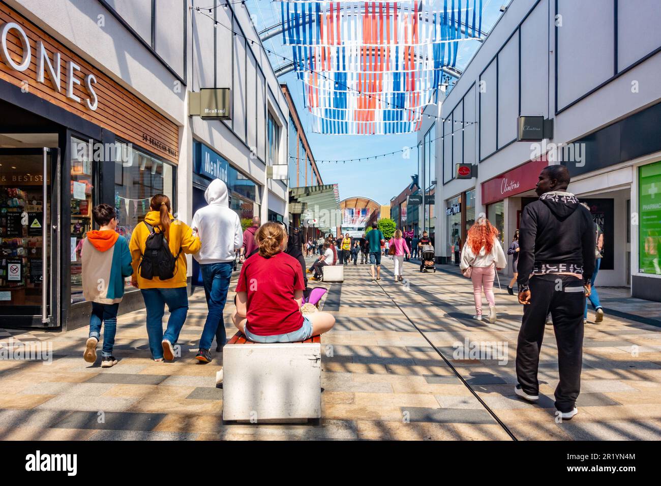Shoppers in the Lexicon Shopping Centre in Bracknell, UK. A sunny day ...
