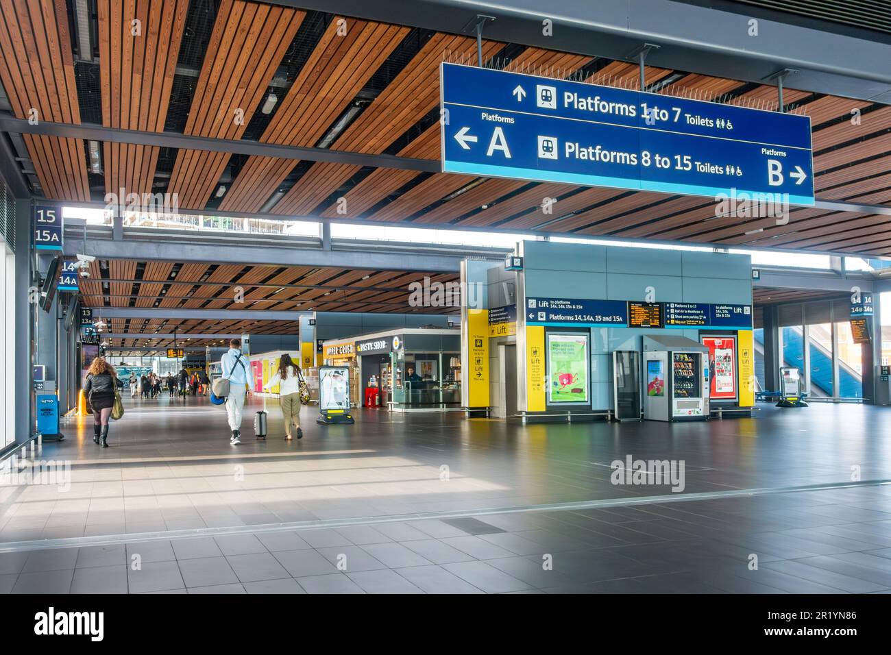 Bridge Corridor which goes across the platforms at Reading Railway ...