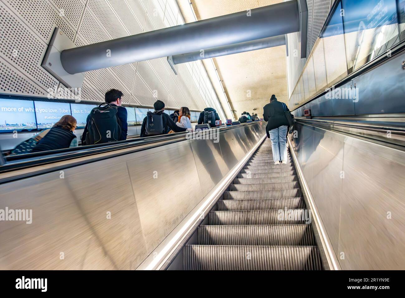 London underground tube subway escalators hi-res stock photography and ...