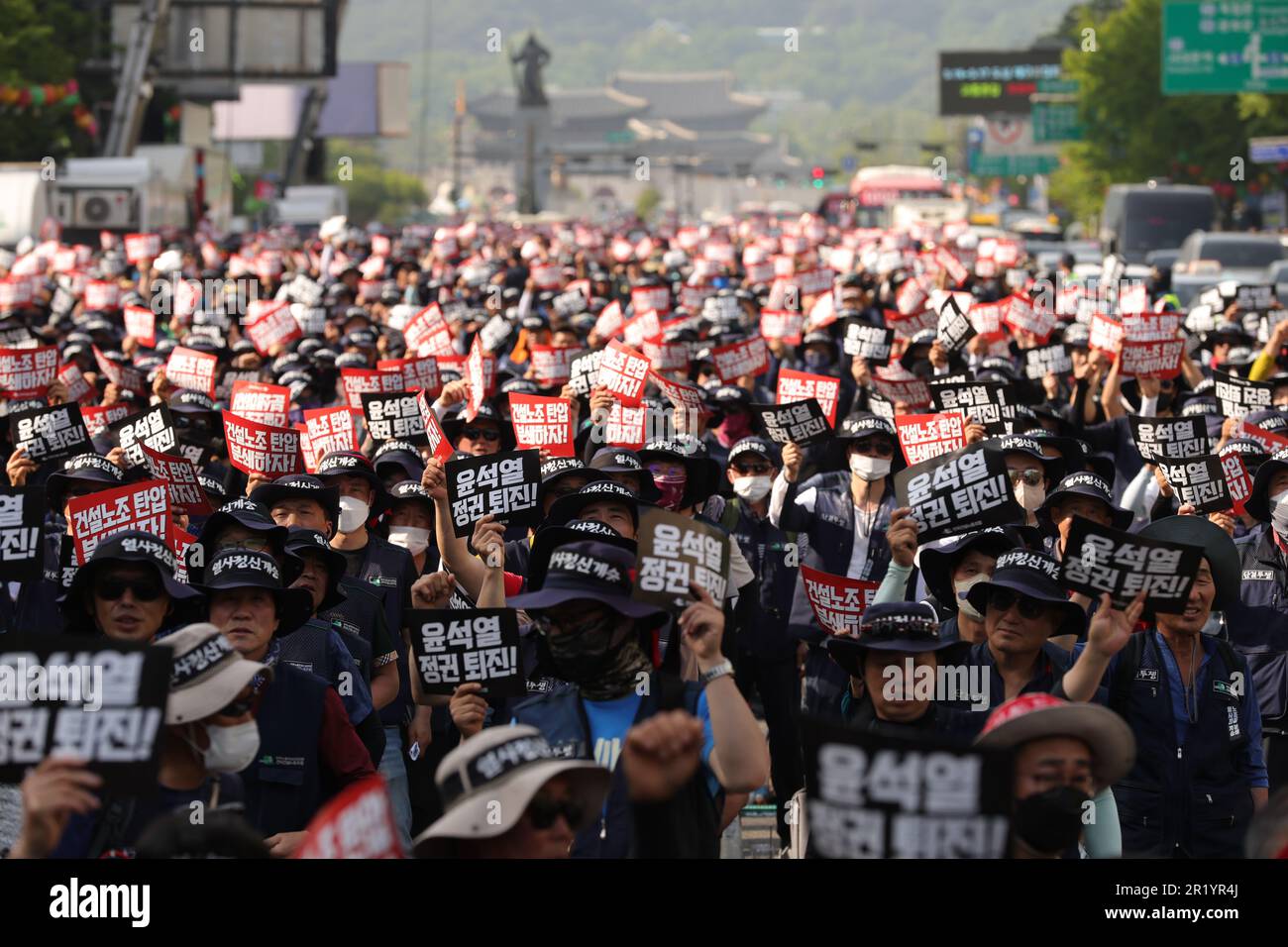 More than 35,000 construction workers affiliated with the Korean ...