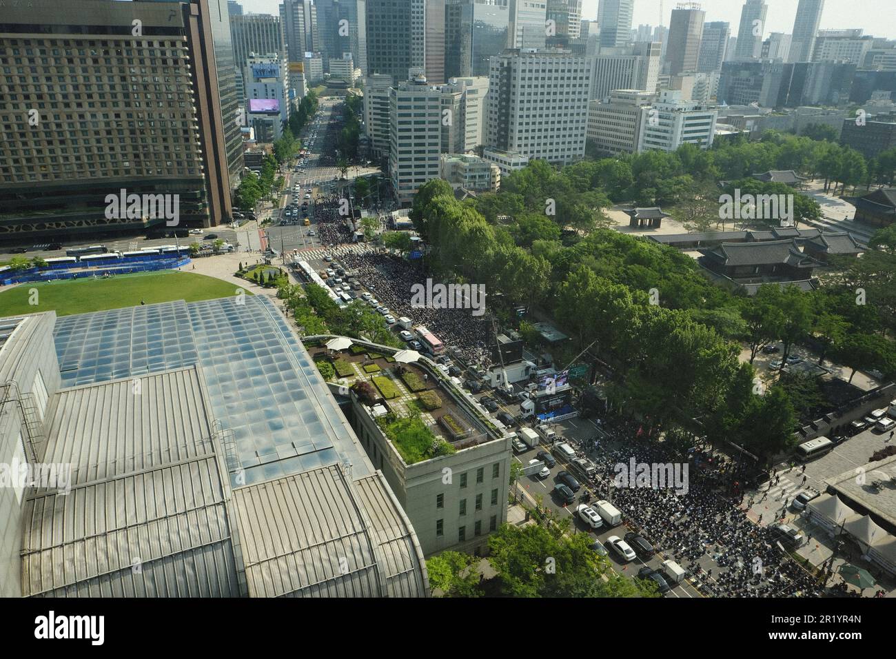 More than 35,000 construction workers affiliated with the Korean ...