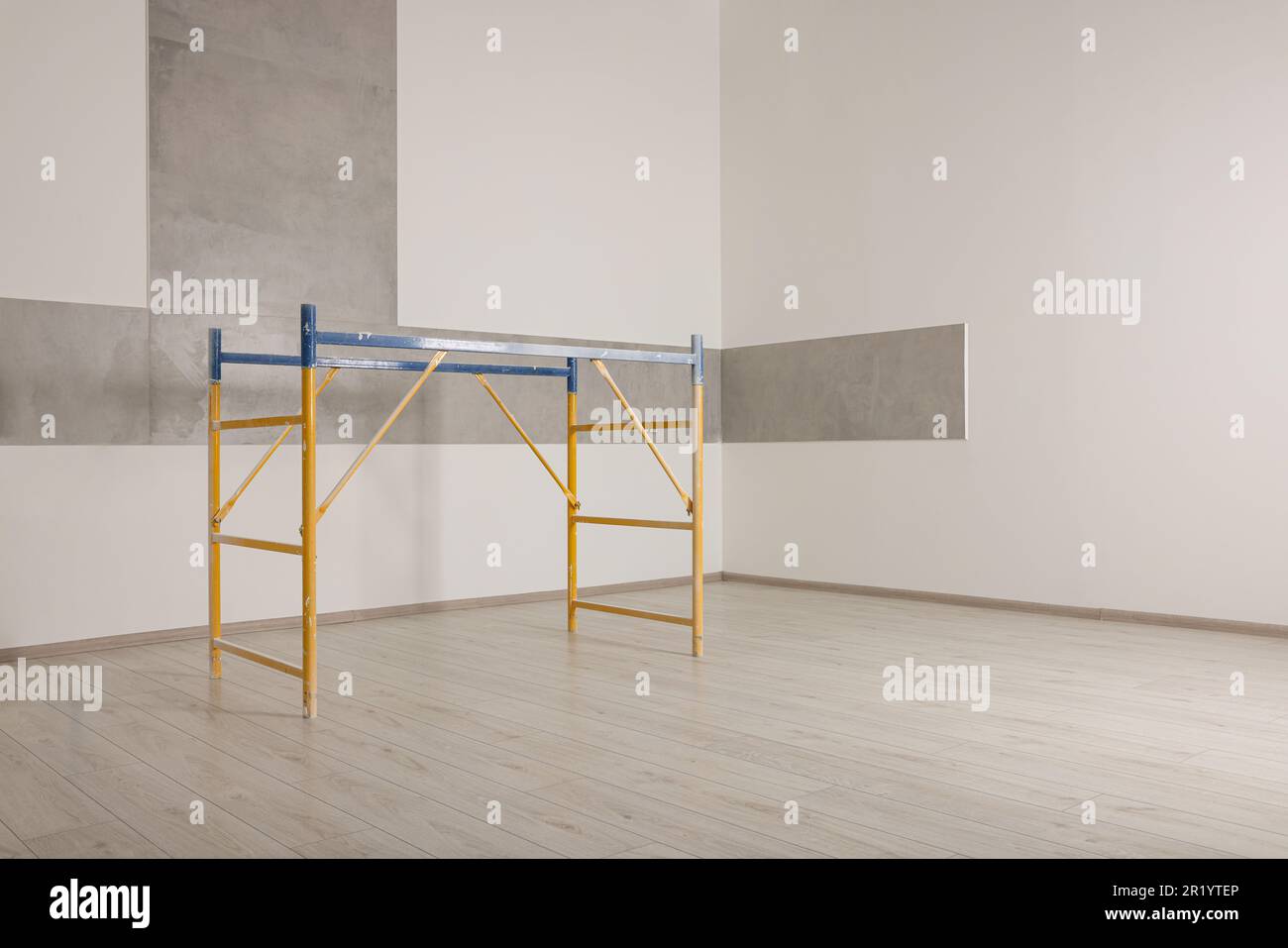 Professional construction scaffold in empty renovated room Stock Photo - Alamy