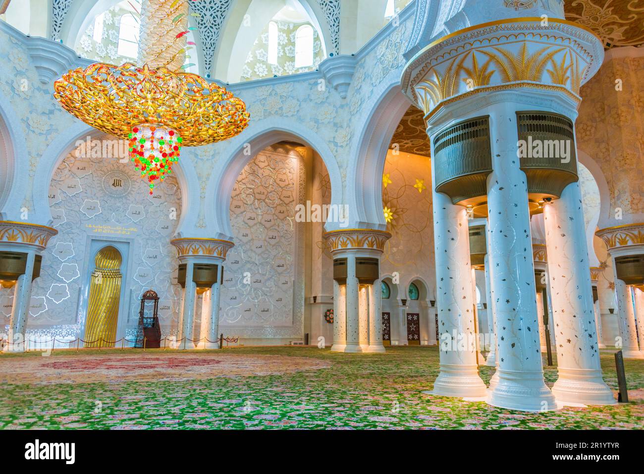 ABU DHABI, UNITED ARAB EMIRATES - FEB 12, 2019: Interior of Sheikh ...
