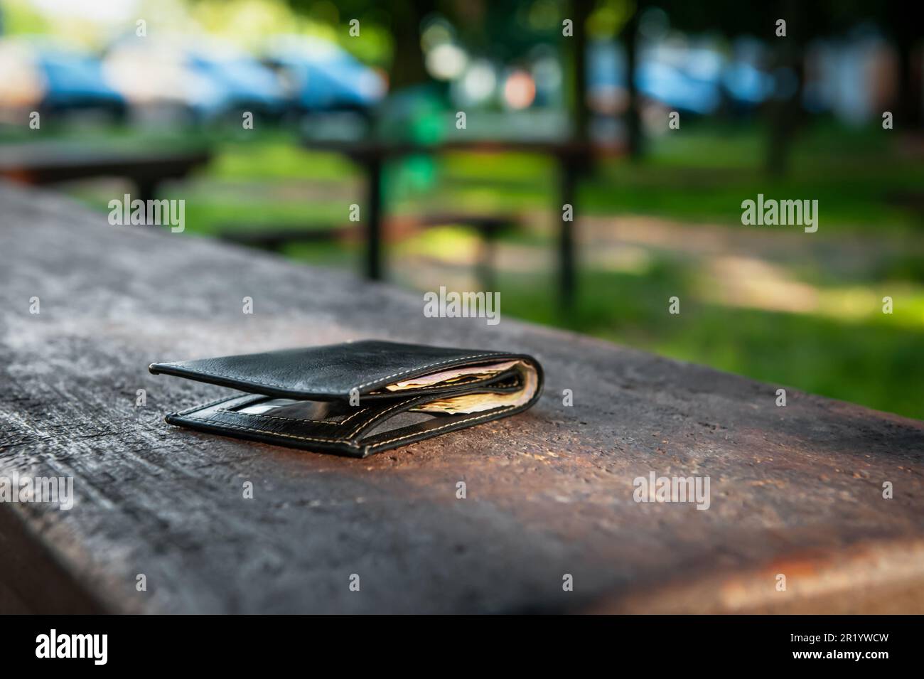 Lost wallet lying on street hi-res stock photography and images - Alamy
