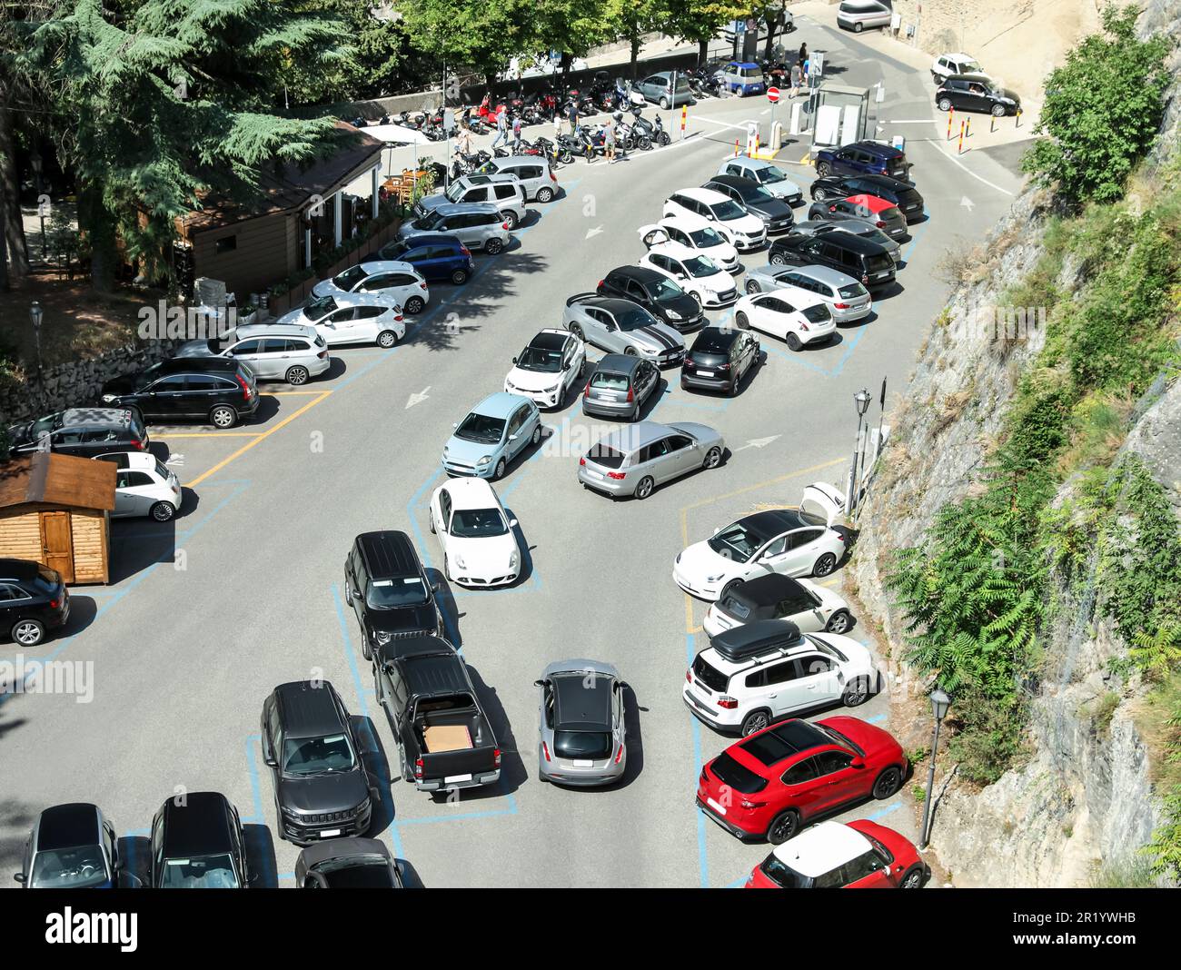 Scenic landscape town cars traveling hi-res stock photography and ...