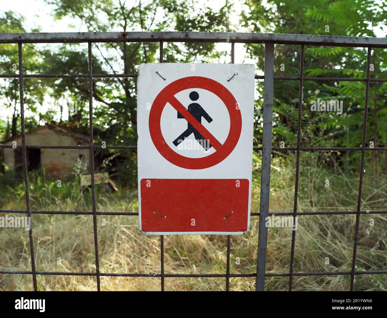 Sign Access forbidden all unauthorized persons with text in Italian ...