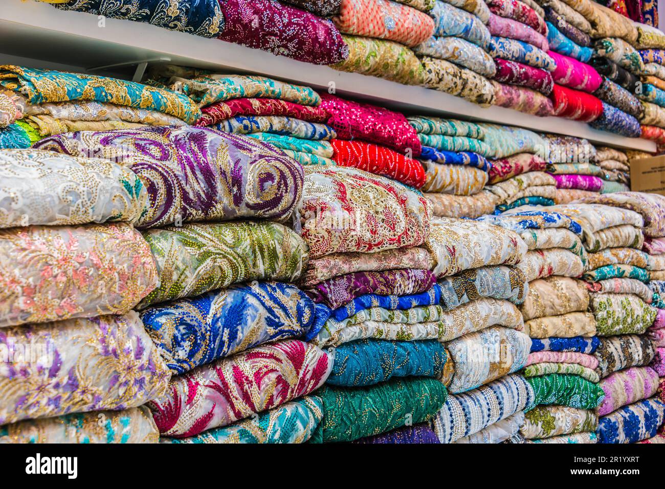 Dubai united arab emirates cloth hi-res stock photography and images ...
