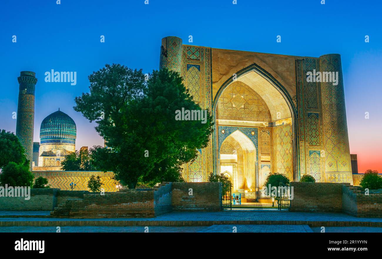 Bibi-Khanym Mosque in Samarkand, Uzbekistan Stock Photo - Alamy