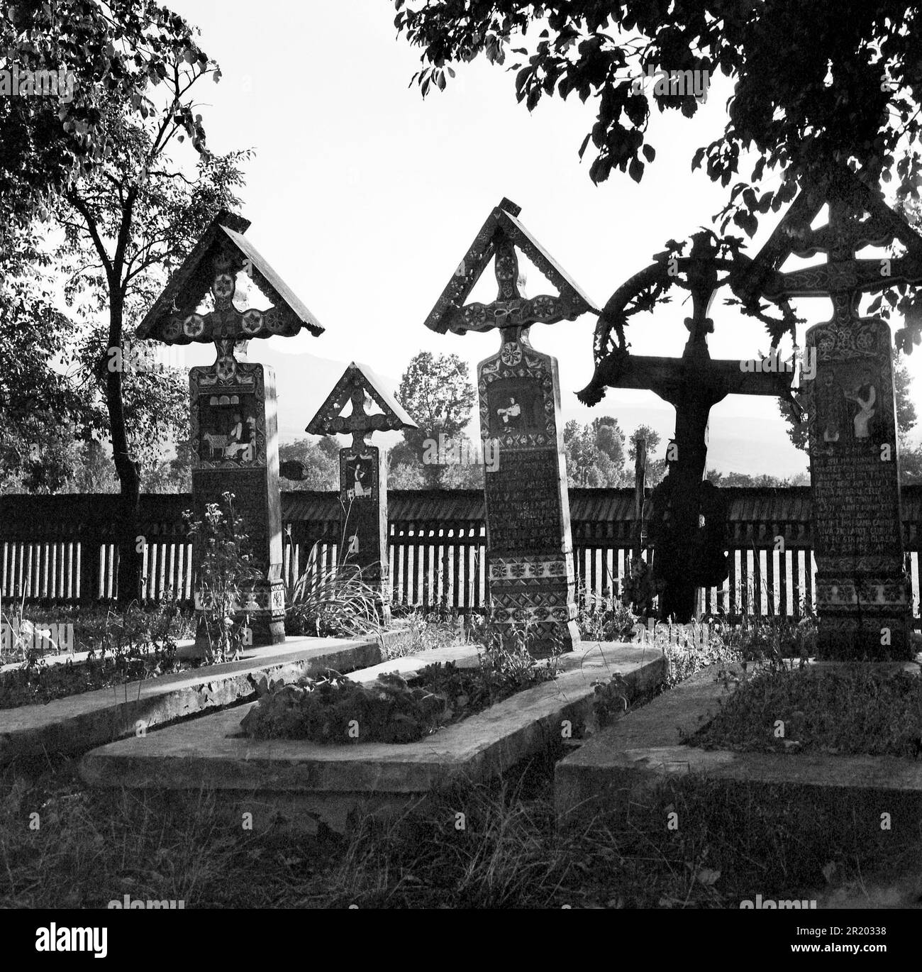 Merry cemetery wooden carved Black and White Stock Photos & Images - Alamy