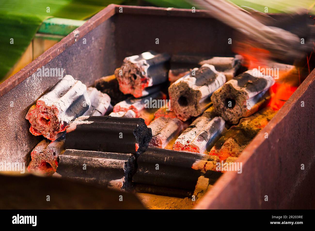 Hot charcoal in grill hi-res stock photography and images - Alamy