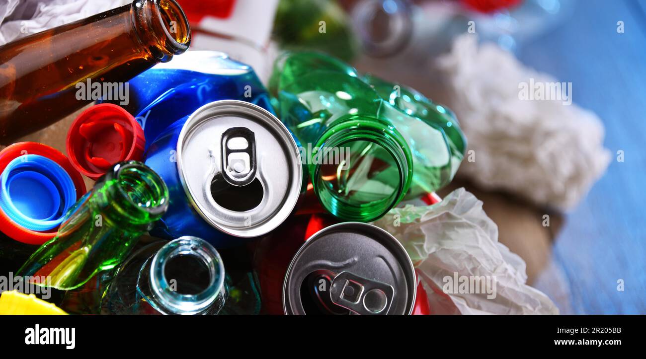 Recyclable garbage consisting of glass, plastic, metal and paper Stock ...