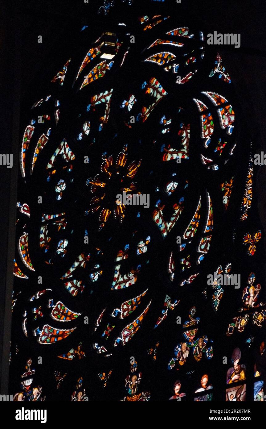 Dynamic stained glass window hi-res stock photography and images - Alamy