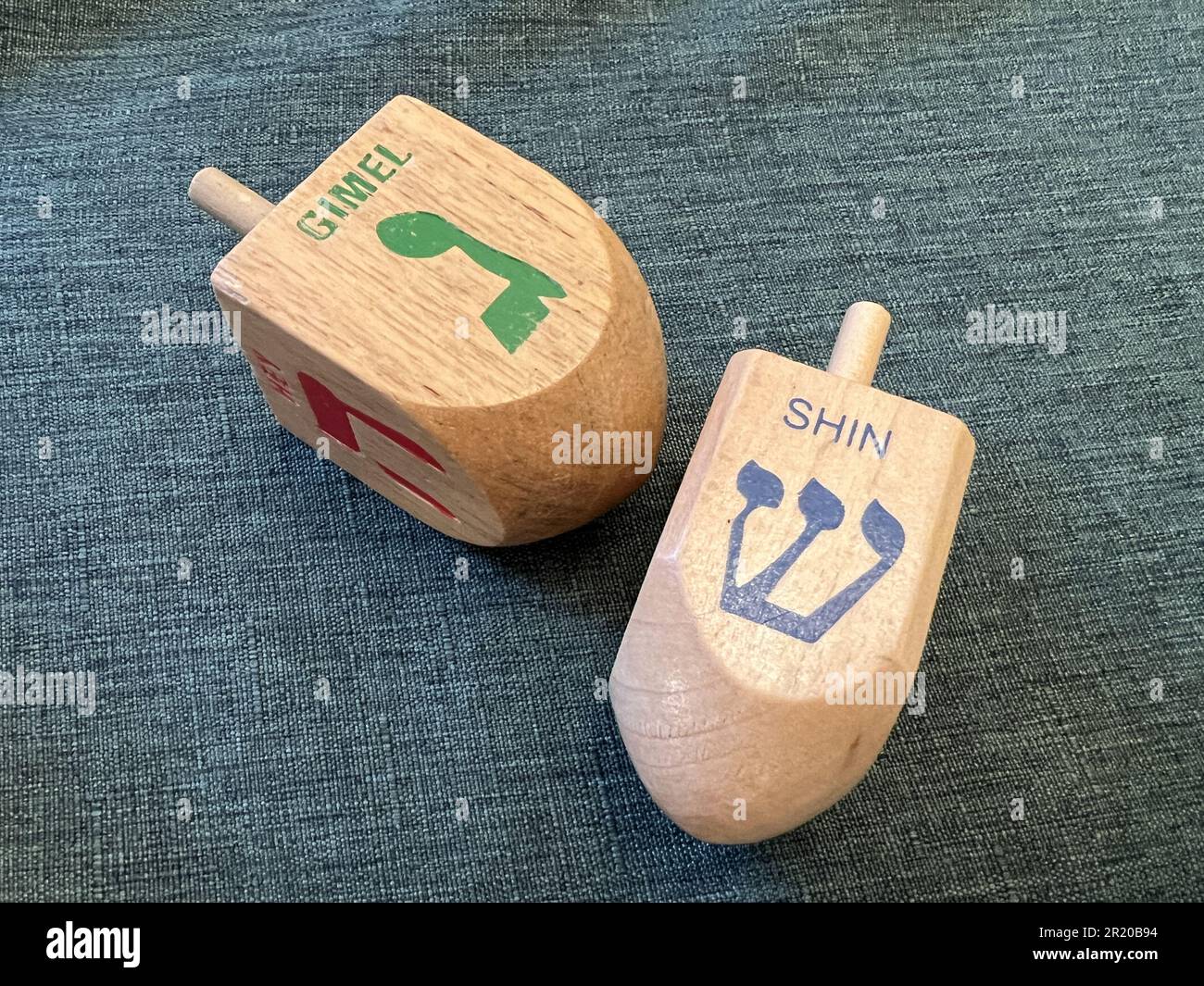 Gimel hebrew letters hi-res stock photography and images - Alamy