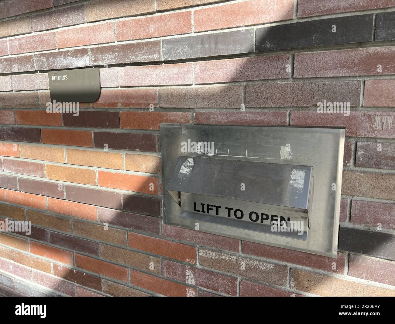 USA. 11th Nov, 2022. Eye-level shot of a shaft of sunlight falling near ...