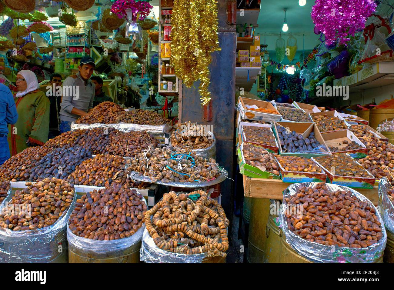 Five nuts hi-res stock photography and images - Alamy