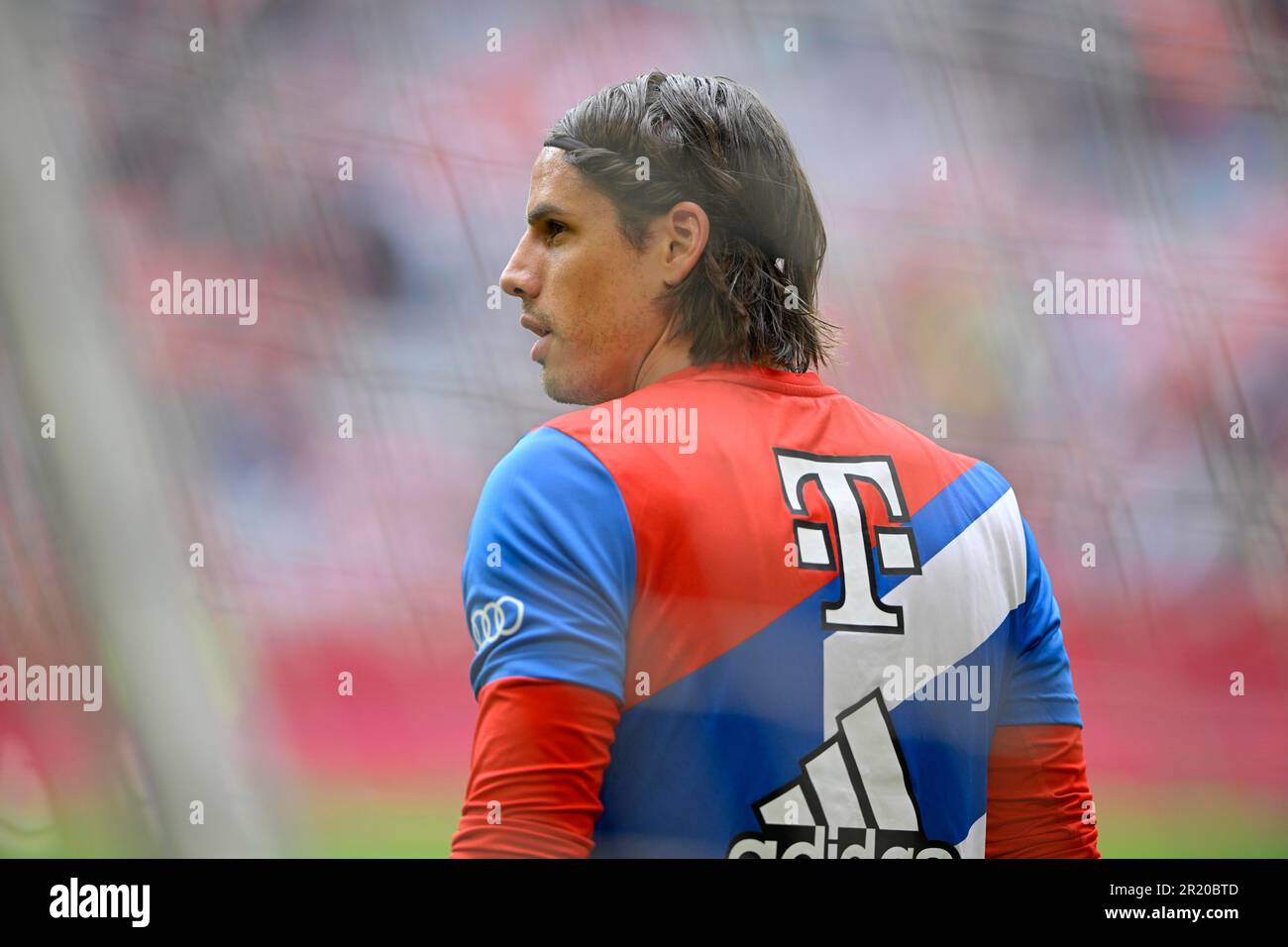 Warm-up, training, goalkeeper Yann Sommer FC Bayern Munich FCB (27) Allianz Arena, Munich ...