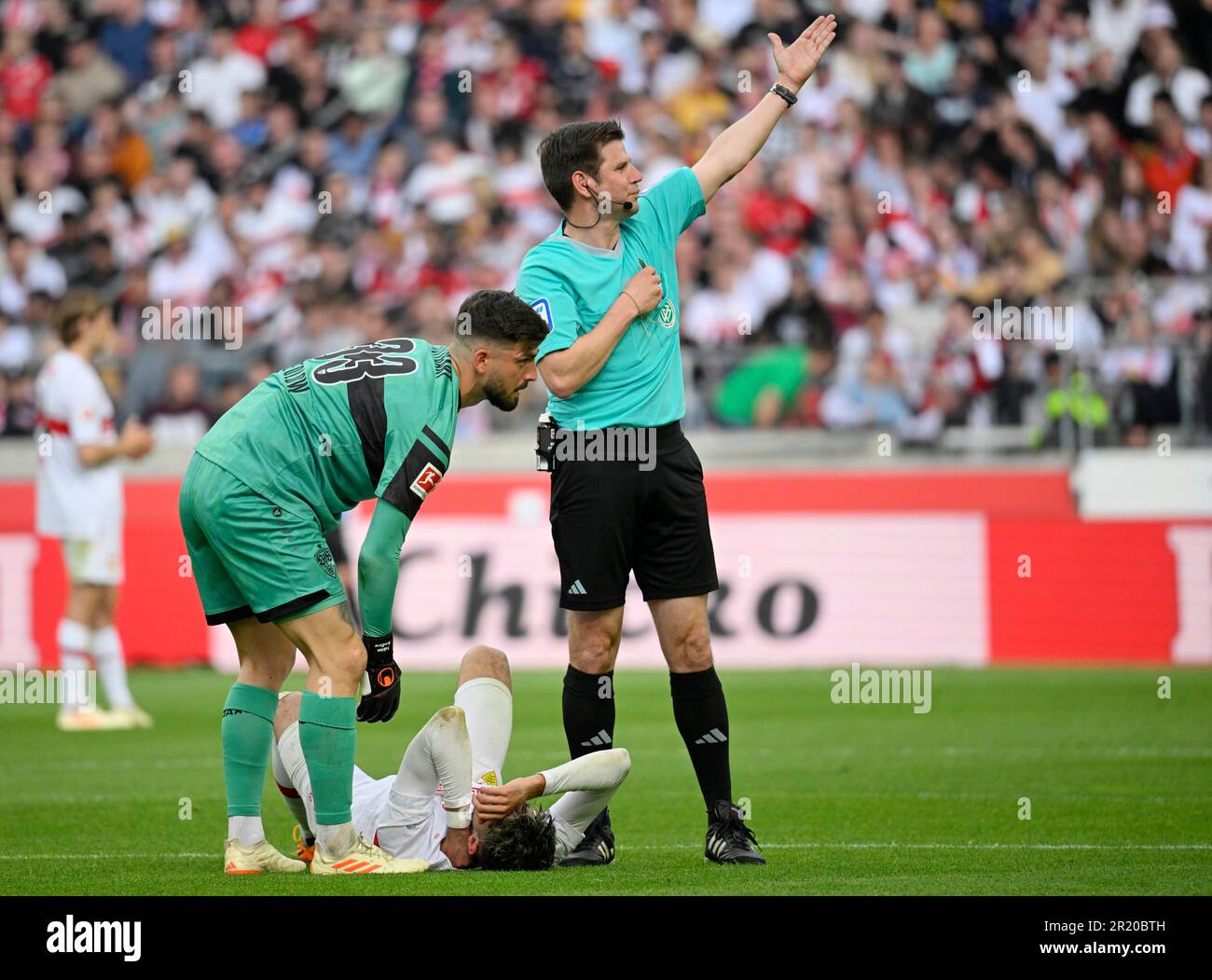 Atakan Karazor VfB Stuttgart (16) injured, injury, goalkeeper Fabian ...