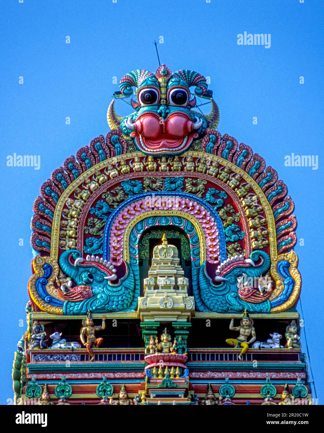 Close-up view Kasi Viswanathar Temple Rajagopuram Tower in Tenkasi ...