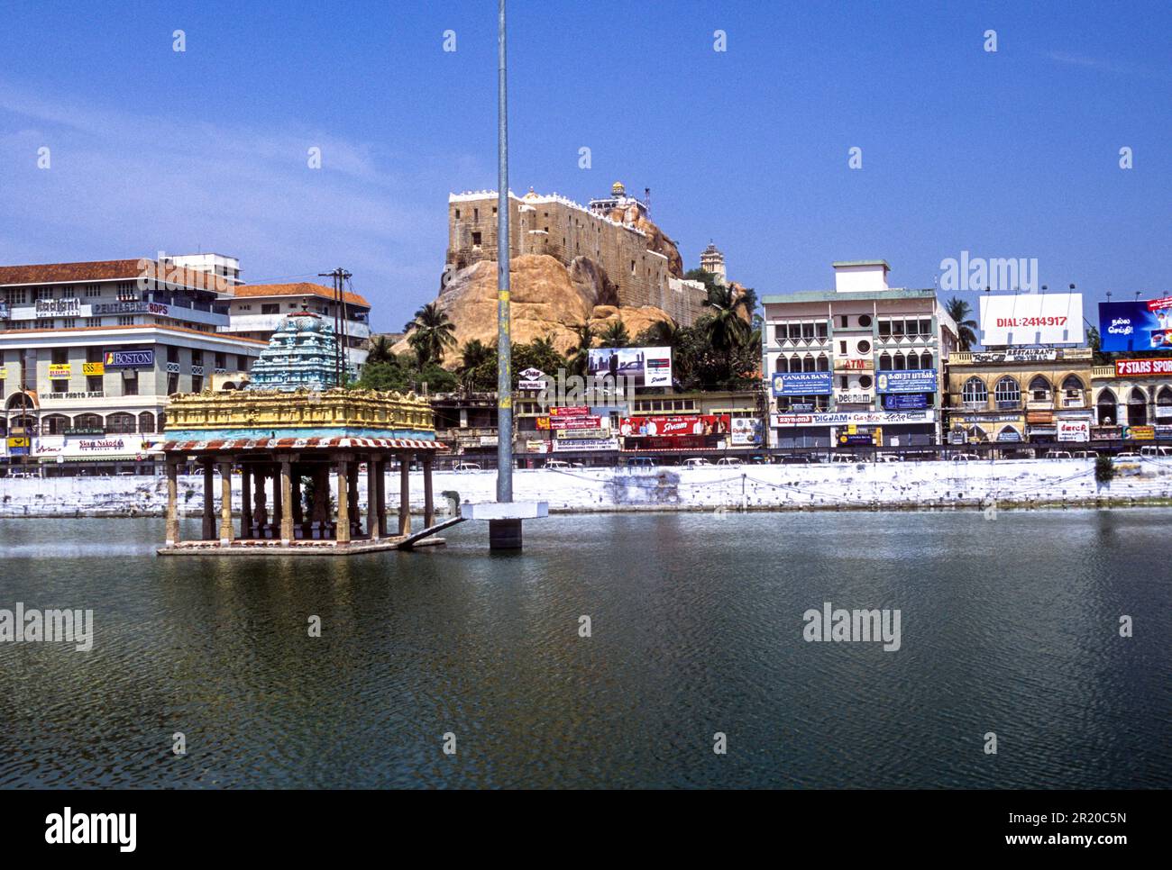 Rock Fort Malaikottai historic fortification with pod tank Teppakulam ...