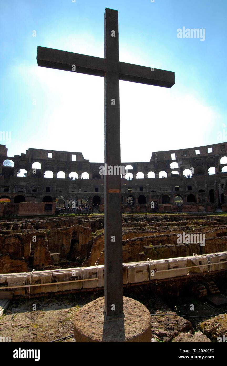 Holy cross in the colosseum hi-res stock photography and images - Alamy